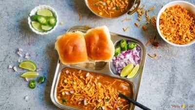Maharashtrian Misal Pav (Sprouts Curry) - Piping Pot Curry