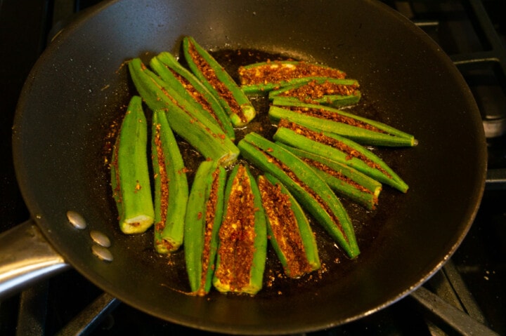 Bharwa Bhindi | Stuffed Okra - Piping Pot Curry