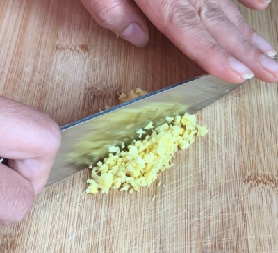 How to Peel and Cut Ginger the Right Way? - Piping Pot Curry