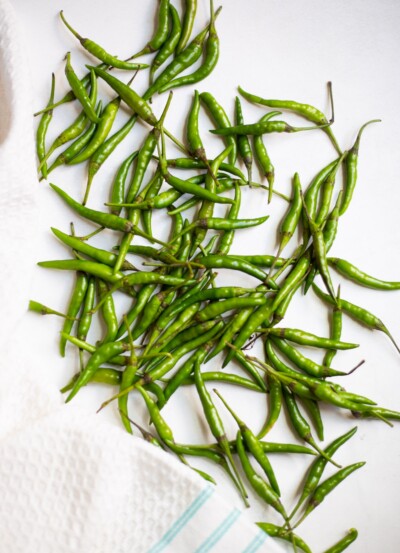 Green Chili Peppers - How to Buy, Use & Store? - Piping Pot Curry