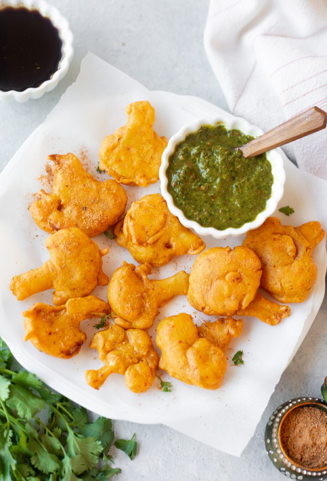 Gobi ke pakode (Cauliflower Pakora) - Piping Pot Curry
