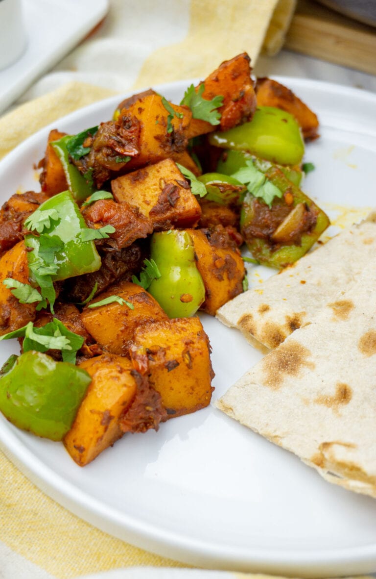 Aloo Simla Mirch (Bell Pepper & Potato Stir fry) - Piping Pot Curry