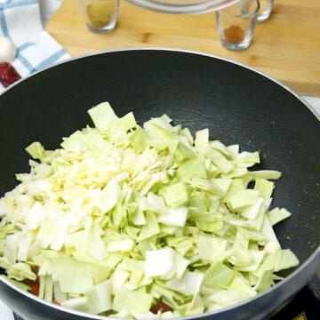 Patta Gobi Matar (Indian Cabbage Subzi) - Piping Pot Curry