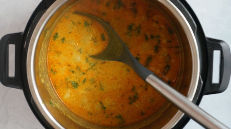 Dahi Aloo (Potato Yogurt Curry) - Piping Pot Curry