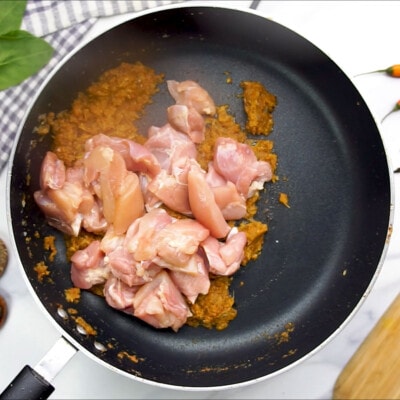 Chicken Saag (Chicken Spinach Curry) - Piping Pot Curry