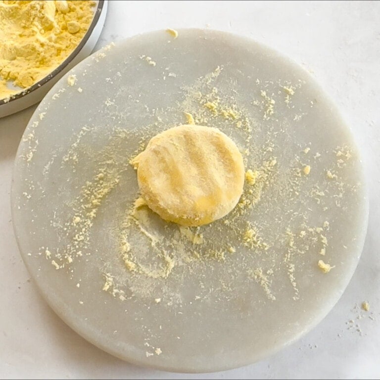 Makki ki Roti (Punjabi Cornmeal Flatbread) - Piping Pot Curry