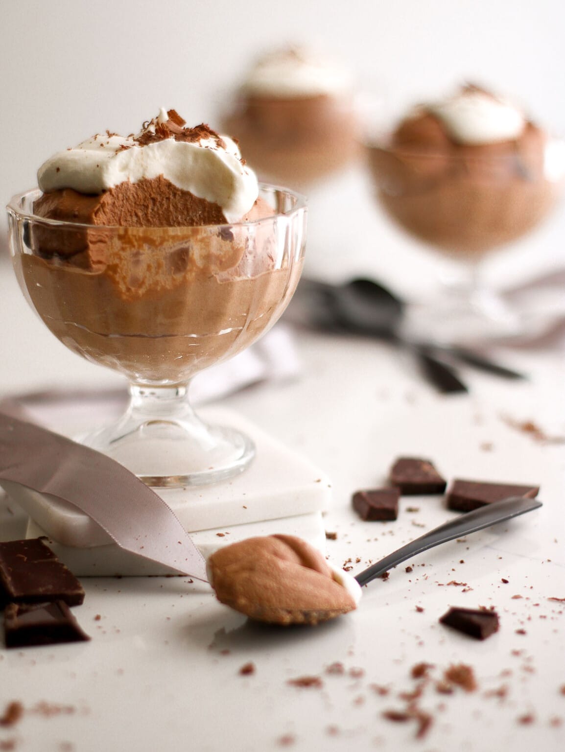 4-Ingredient Chocolate Mousse (Easy, No Eggs Recipe) - Piping Pot Curry