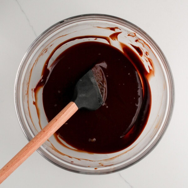 4-Ingredient Chocolate Mousse (Easy, No Eggs Recipe) - Piping Pot Curry