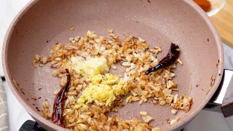 Chicken Bhuna - Piping Pot Curry