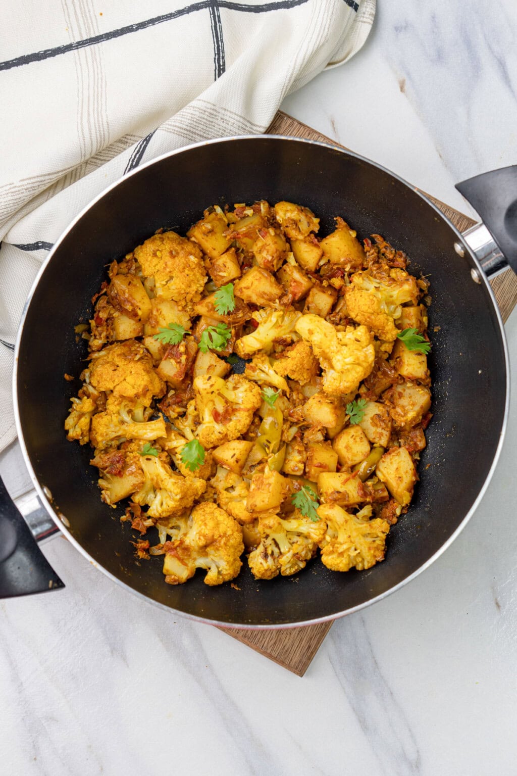 Aloo Gobi (Indian Potato and Cauliflower Stir Fry) - Piping Pot Curry